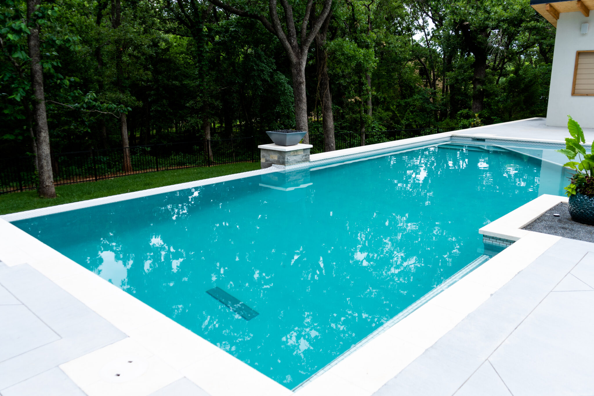 Smooth, Long-Lasting Finishes for Saltwater Pools